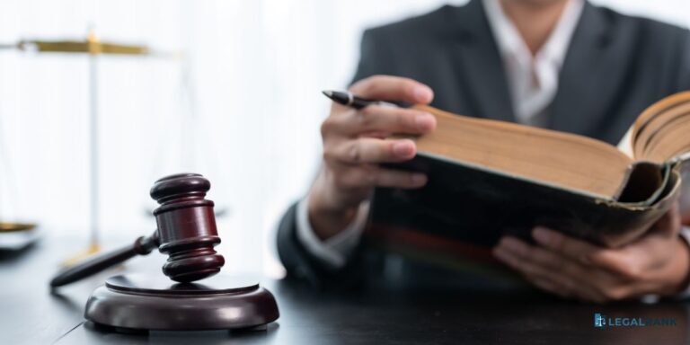 ¿Qué es un procurador judicial? Funciones y estudios necesarios - LegalRank